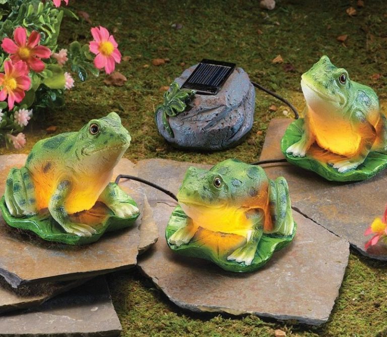 Solar Leap Frogs Garden Figurine | Fresh Garden Decor